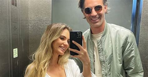 Vriendin Van Sean Dhondt Toont Buikje Zo Mooi Zwanger Foto Zita