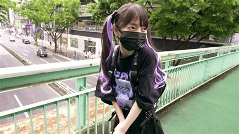 このファッションと小さなリュック一つで家出中 Eroflix エロフリックス エロ動画サイト