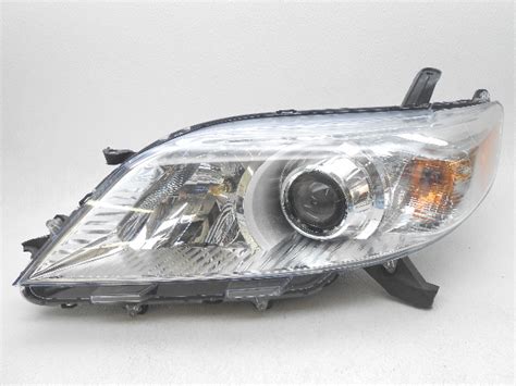 OEM Toyota Sienna Halogen Left Clear Lens Headlight Tab Missing Alpha Automotive