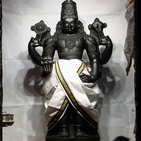 Nija Rupa Darshanam వారంలో ఒక్క రోజు మాత్రమే శ్రీవారి నిజ రూపాన్ని