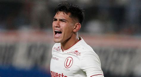 Tunche Rivera Legendario goleador le rinde homenaje al José Rivera Llegó escondido a la U
