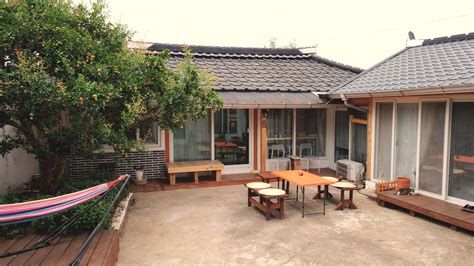 노고단게스트하우스and호텔 Repost Seoulforestpark ・・・ 🌸요일엔 오늘의식물 산수유는 꽃이 아니라 나무가 꾸는 꿈처럼 보인다” 김훈