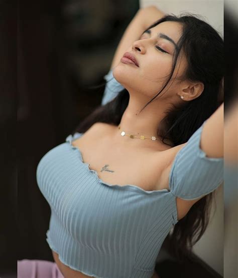 எந்தப் பக்கம் பார்த்தாலும் அழகு தான் தர்ஷா குப்தாவின் கலக்கல்