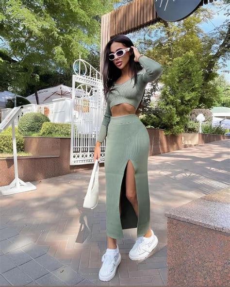 Conjunto Feminino Saia Midi Fenda E Cropped Manga Longa Tricot
