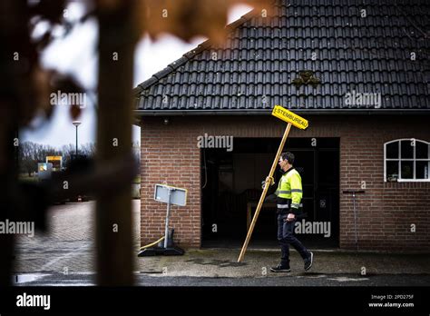 VEGHEL The Construction Of A Polling Station In A Warehouse The Day