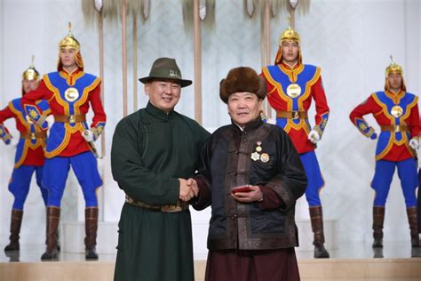 МУ ын Ерөнхийлөгч У Хүрэлсүх зарлиг гарган үндэсний үйлдвэрлэгчдийг
