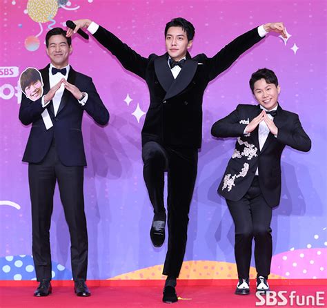 2018 Sbs 연예대상 2018 연예대상 소식 펀펀한 현장 Sbs 연예대상 포토월에서도 예능인 끼 뿜뿜 Sbs