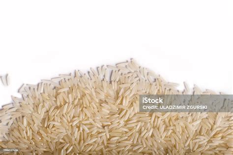 흰색 배경에 고립 된 바스 마티 쌀의 질감 맨 위 보기 공간을 복사합니다 0명에 대한 스톡 사진 및 기타 이미지 0명 갈색