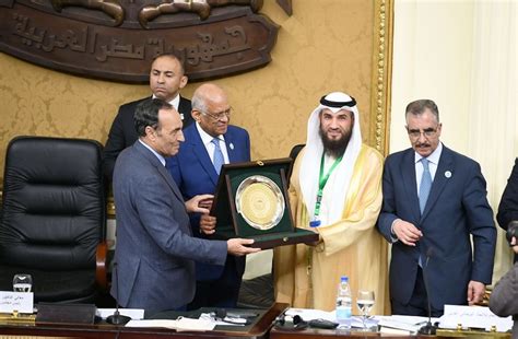 علام الكندري يتسلم جائزة التميز البرلماني العربي