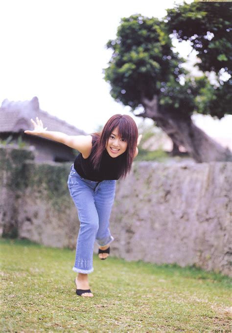 Sola Aois Feet