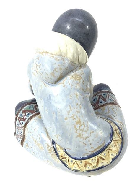 Lot Lladro Eskimo Girl With Cold Feet Figurine