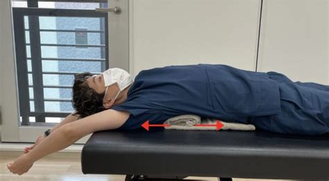 肩甲骨の寝違えたような痛みに効く！スッキリ解消ストレッチ3選！ 医療法人社団 東整会 東京神田整形外科クリニック