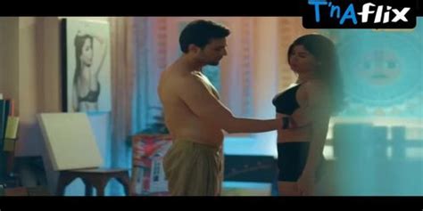 Donna Munshi Butt Breasts Scene In Khoon Bhari Maang