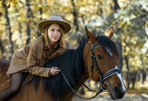 Девушка с конём осенью Лошади Фотосессия Осень