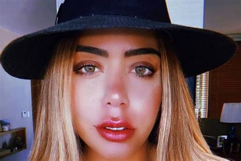 Rafaella Santos irmã de Neymar posa de biquíni na praia e ostenta corpo definido Área VIP