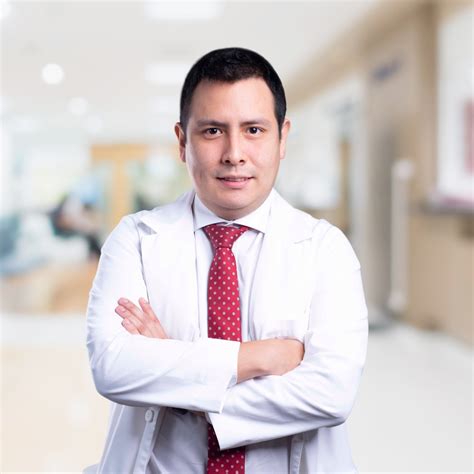 Dr Edmar Uribe Dr Edmar Uribe Oftalmólogo