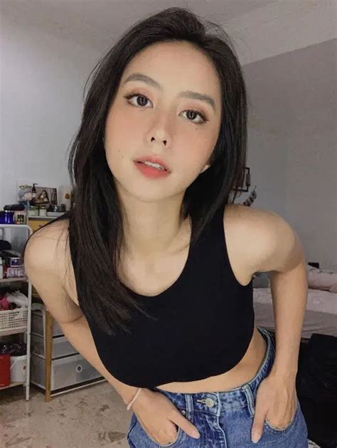 7 Potret Cantik Clairine Clay Ketika Pakai Crop Top Photo