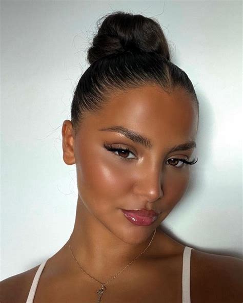 Pin On Makeup In Natural Makeup Simple Makeup Light Skin Makeup