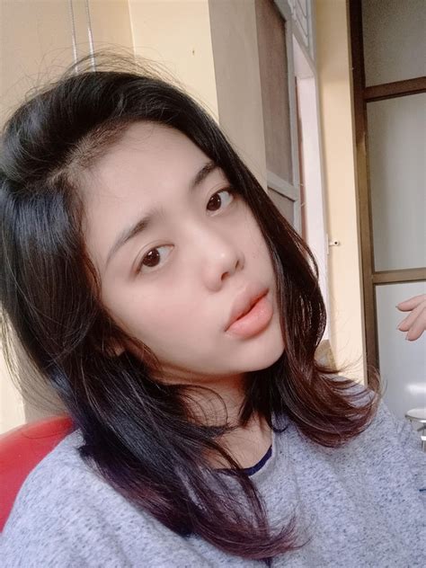 အိမ်မပိုင်တဲ့အကြောင်းလေးကိုလိပ်ပတ်လည်အောင်မနည်းရှင်းပြနေတဲ့ ခင်လွှမ