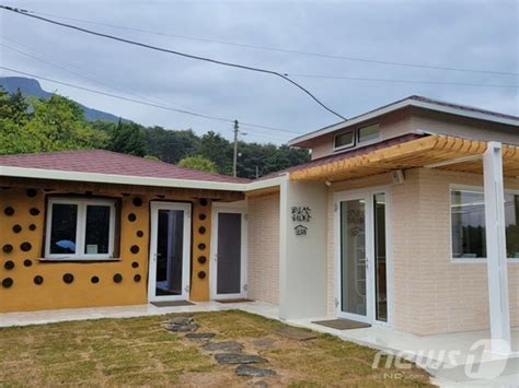 [포토뉴스] 문재인 전 대통령 평산책방 현판식