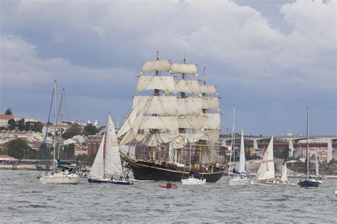 Veleiros Deslumbram Rio Tejo