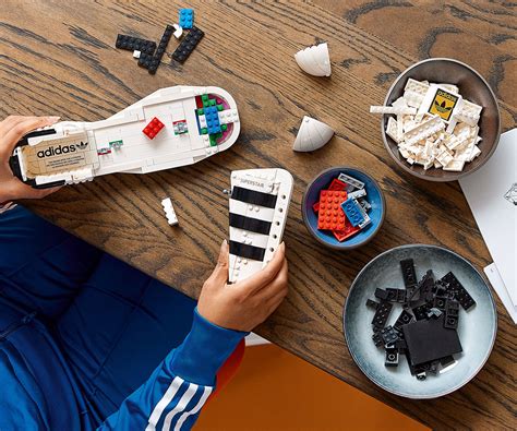 Игрален комплект конструктор ЛЕГО Icons 10282 - Adidas Originals ...