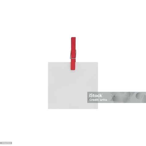 白い背景にペーパークリップが付いている白紙の白紙 スクエアのストックフォトや画像を多数ご用意 スクエア ゼムピン ノート Istock