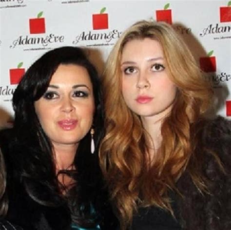 Cравните Заворотнюк старшая и Заворотнюк младшая