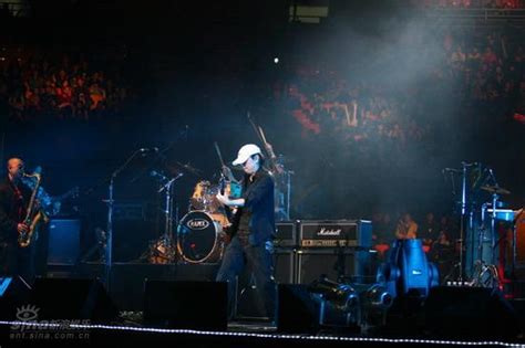 图文：崔健北京演唱会 崔健在舞台上 影音娱乐 新浪网