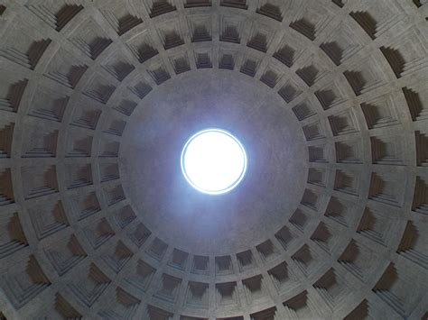 무료 이미지 빛 건축물 바퀴 일주 지붕 기념물 고대의 이탈리아 푸른 조명 원 대칭 구체 로마 인 역사 둥근 천장 판테온 모양 큐폴라