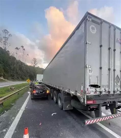 Acidente 4 veículos deixa Trânsito lento na Régis Bittencourt em Miracatu O Vale do Ribeira