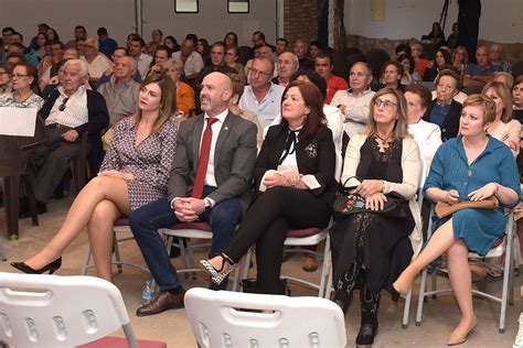El Ayuntamiento reconoce a los vecinos y vecinas que han cumplido años por una vida de