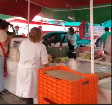 Catástrofe en tianguis conductor presuntamente borracho atropelló a cinco personas en puestos