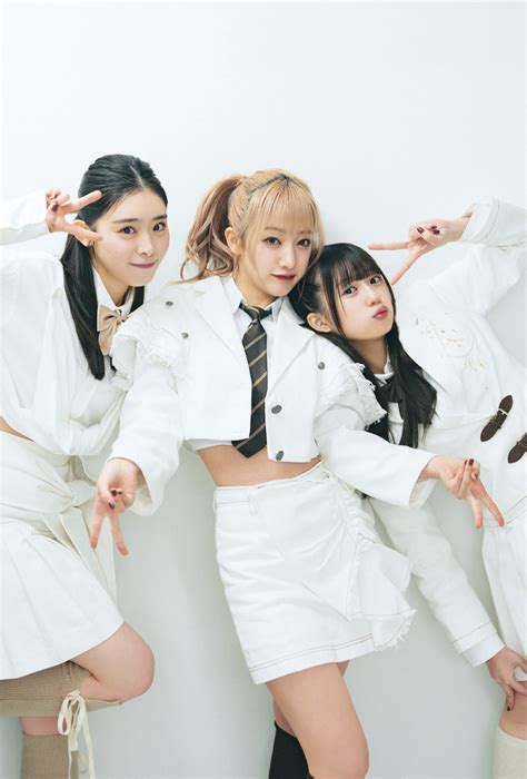 📸 画像：『b L T 2025年4月号増刊 私立恵比寿中学特別版』ローソンエンタテインメント購入特典ポストカード【桜井えま＆仲村悠菜】｜私立