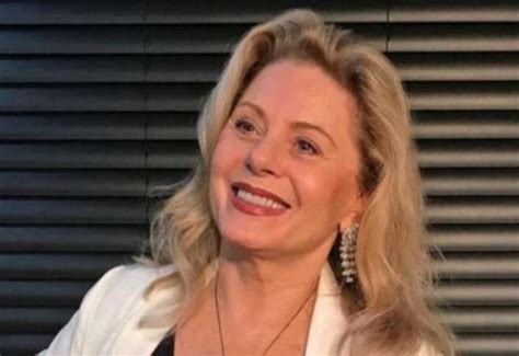 Aos 69 Anos Vera Fischer Posa Sem Maquiagem E Brinca Cara De Quem Acabou De Acordar Sbt Tv