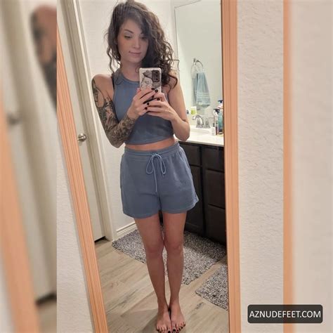 Melonie Mac Feet Aznudefeet