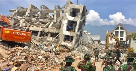 Gempa Palu 200 TNI Bantu Pencarian Korban Di Hotel Roa Roa