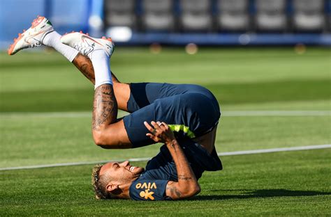 Seleção Fagner lembra de chance de ficar fora da Copa para defender
