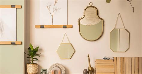 How To Clean A Mirror Without Streaks