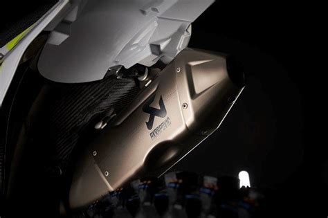 Akrapovič Triumph British Dealer News