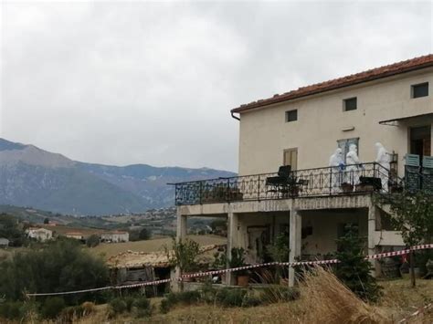Trovata Morta In Casa Enne Nel Teatino Si Indaga Per Omicidio Si Cerca Il Marito Cronaca