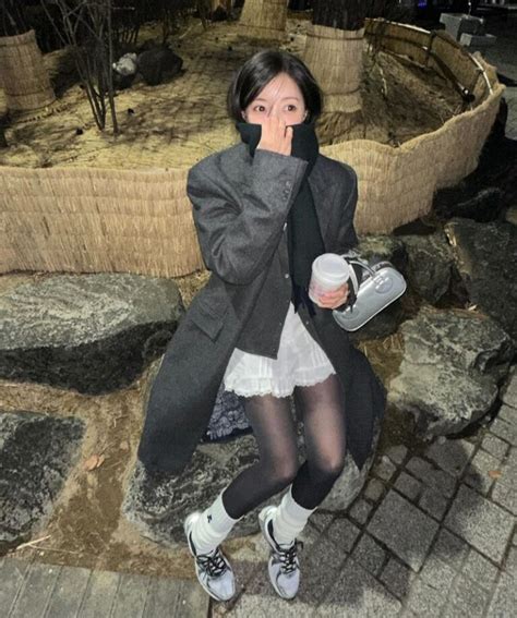 효민의 세련된 발레코어 룩 패션서울