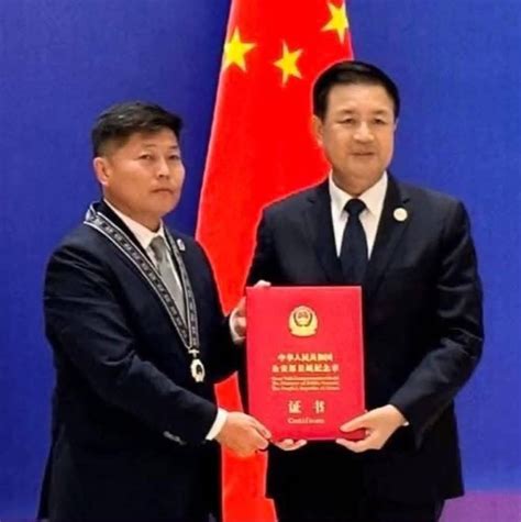 Хотын дарга Х Нямбаатар хятадын талаас юуны учир хүндэт тэмдэг гардав Record Mn