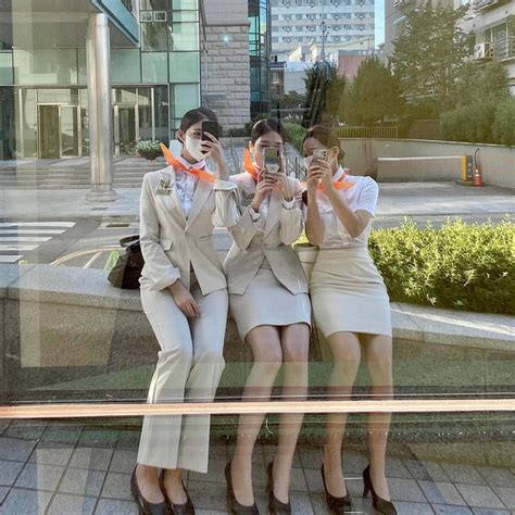 쥬 On Instagram 예진언니 안온 날 사진 한겨울 되기 전에 꺼내기 항공 승무원 미니스커트 패션