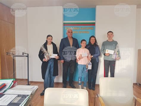 В Дупница дадоха стипендии за деца и младежи с изявени дарби Утро