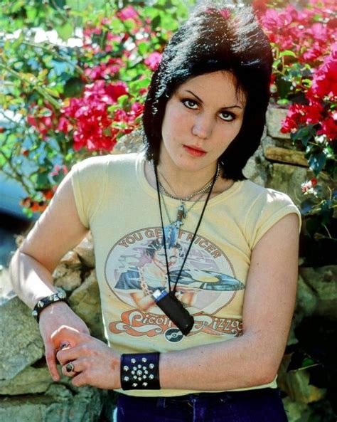 Joan Jetts Edgy Hairstyle 30 Amazing Vintage Photos Of The Queen Of Rock N Roll In The 1970s