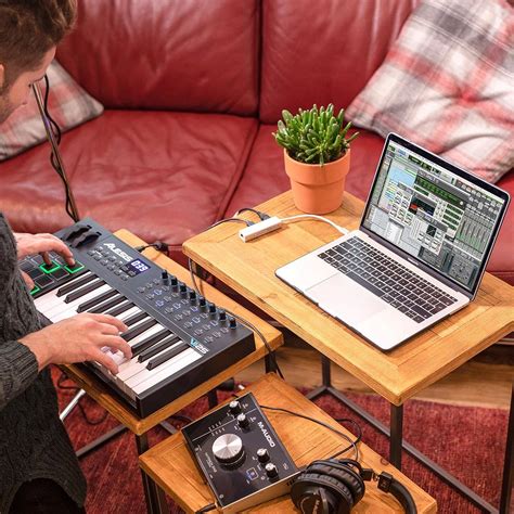Alesis Vi25 25 Key Usb Midi Semi Weighted Keyboard Controller With 16