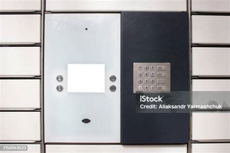 자동화된 셀프 서비스 우편 터미널 소포를 보관하기 위한 자동 우편 터미널 목업 사용 0명에 대한 스톡 사진 및 기타 이미지 0명 개성 개념 구매 Istock
