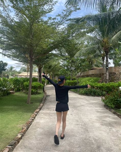Le Sserafims Chaewon Shows Off Her Perfect Bikini Body Kpop Hit