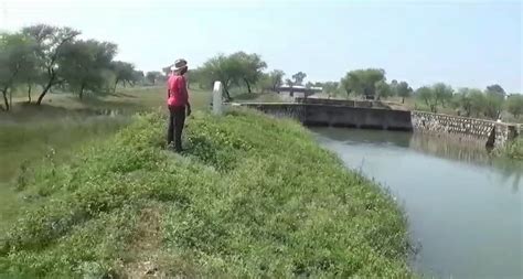 किसानों ने खेतों की सिंचाई के लिए खुद किया पाइपलाइन विस्तार